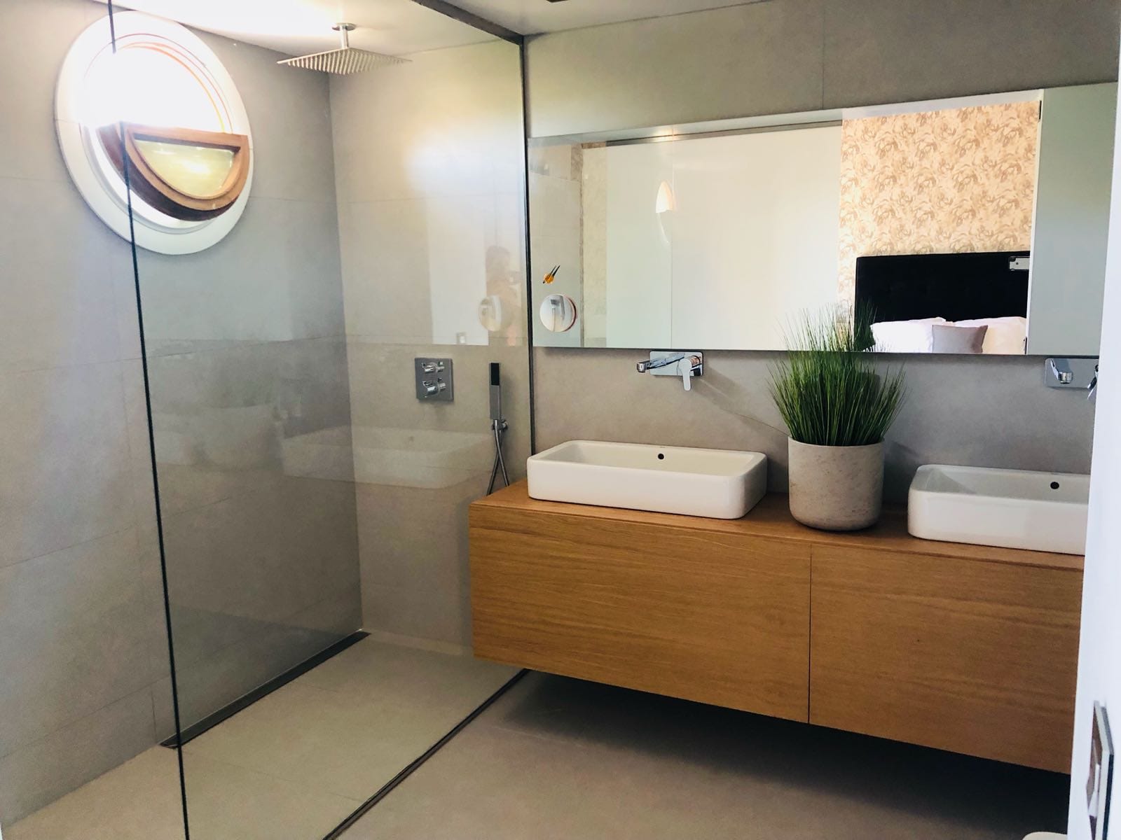 Mampara de cristal y espejo con luces Led - MinimalGlass