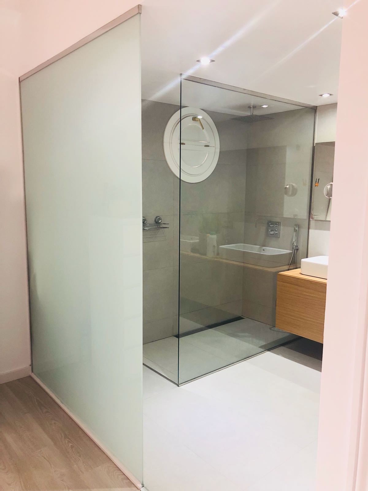 Mampara de cristal y espejo con luces Led - MinimalGlass